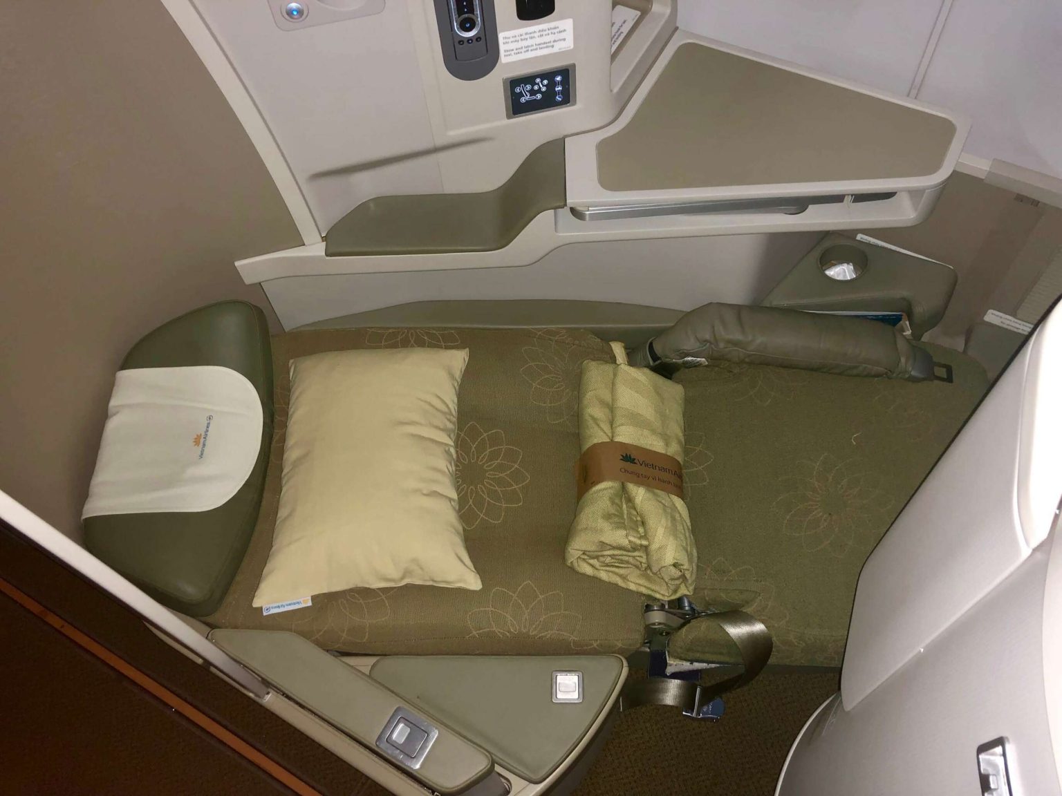Review: Vietnam Airlines A350 Business Class | Upon Boarding